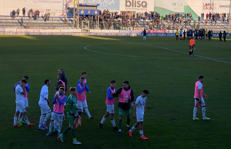 SC Vianense perde folego mas continua líder do Campeonato de Portugal ...
