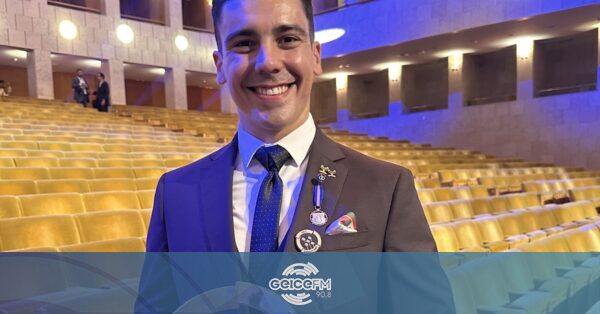 Iúri Leitão agraciado com o Troféu Quinas de Ouro | Rádio Geice